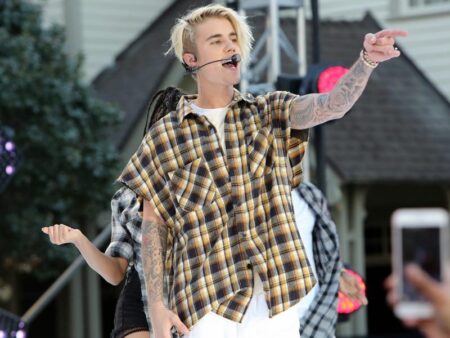 Top 10 Best Male Singers Today in 2025 from Pop Industry - MusicsStar