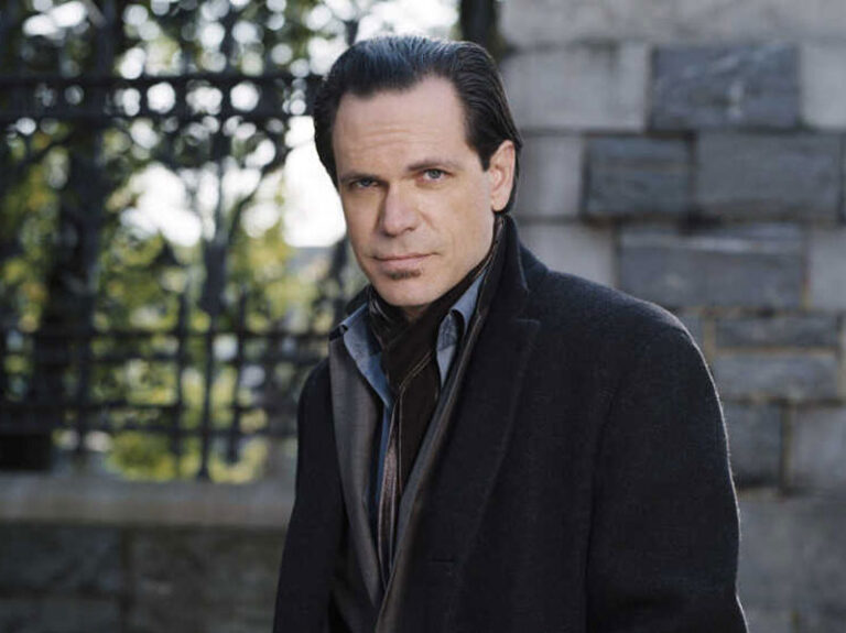 10 Famous Male Jazz Singers in the World 2025 - MusicsStar